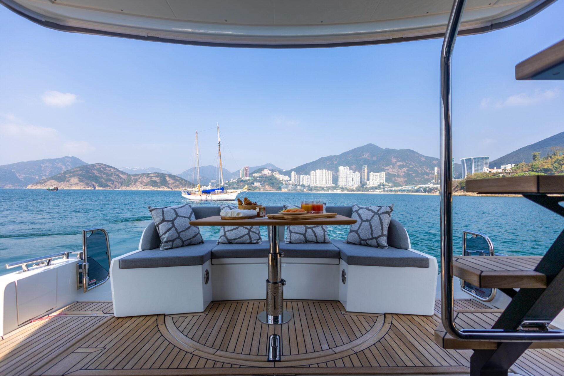 Galeon 500 - Hong Kong Boating